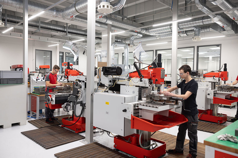 LOOK INSIDE | Bausch+Ströbel Karriere